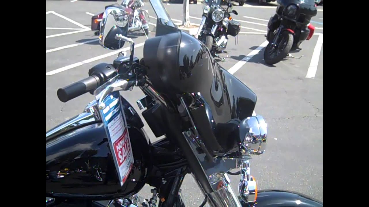 FLHTP Harley-Dasvidson Electra Glide Police Edition - YouTube