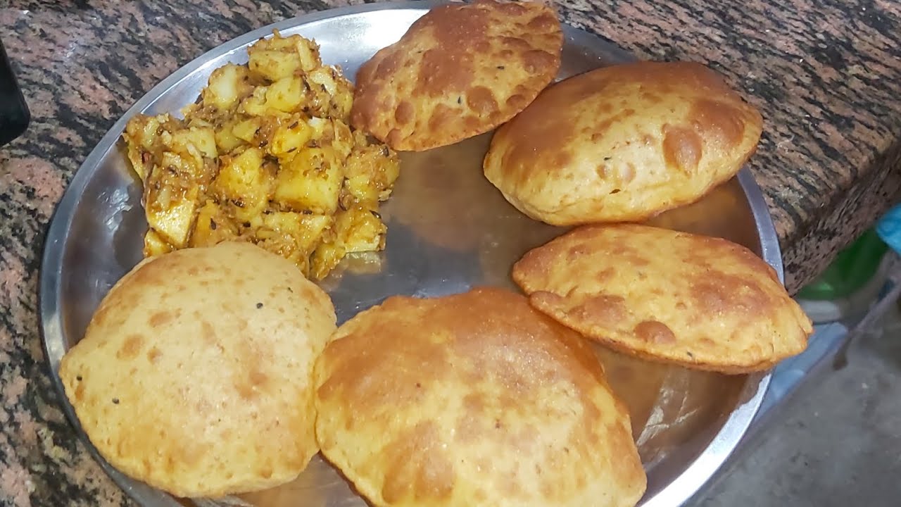 स्वादिष्ट बेसन की पूरी और जीरा आलू की सब्जी बनाने की आसान विधि | Besan ...