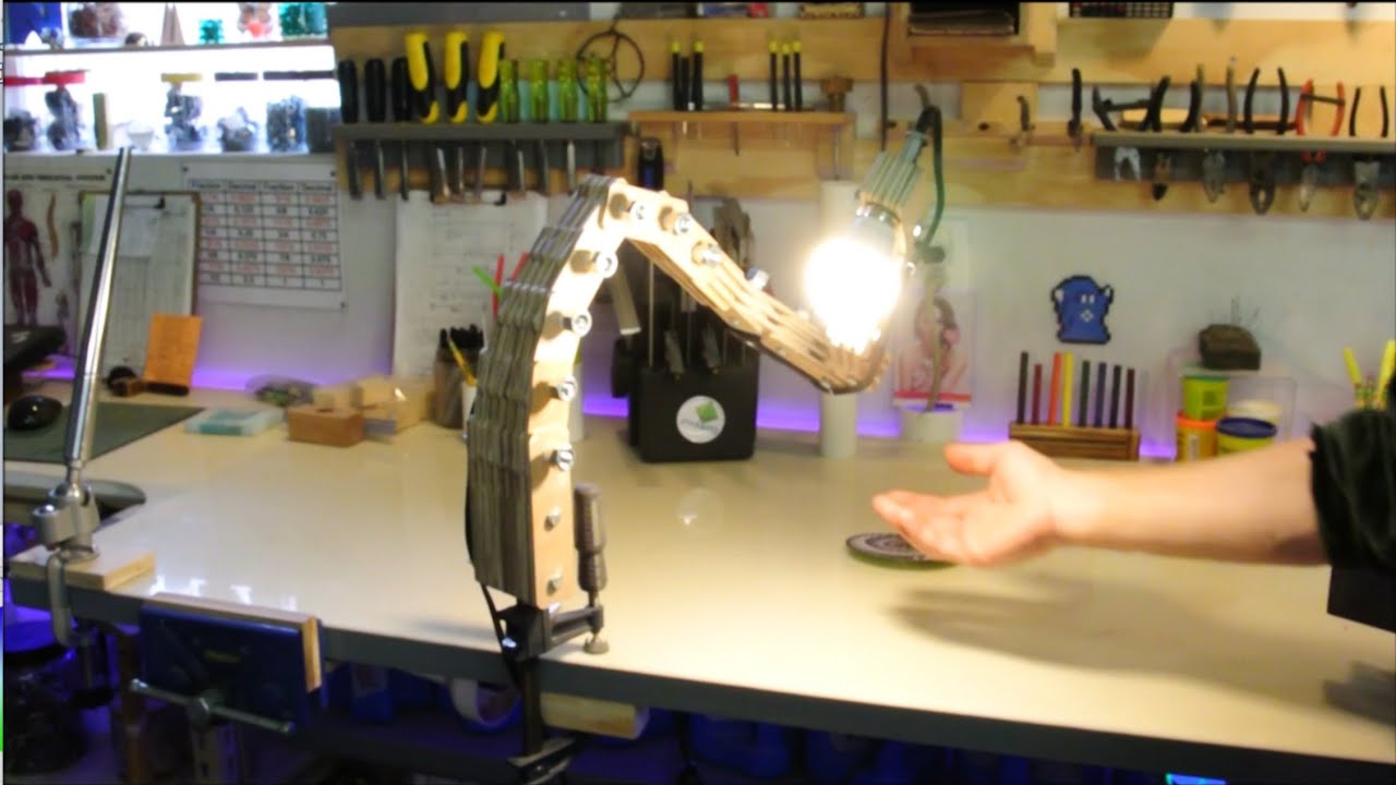 Desktop robot arm light - YouTube