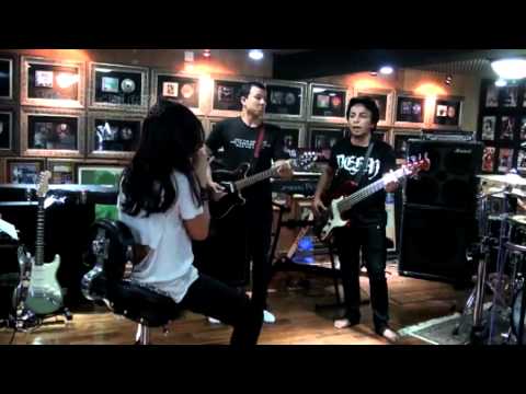 Wow Agnes Monica Bawakan Lagu Adele Di Konser Maha