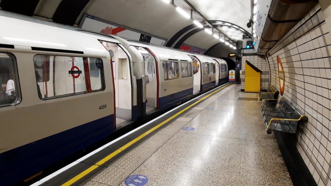 Bakerloo Line 1972 Stock | Bakerloo Line 1972 Stock Train Departing In ...