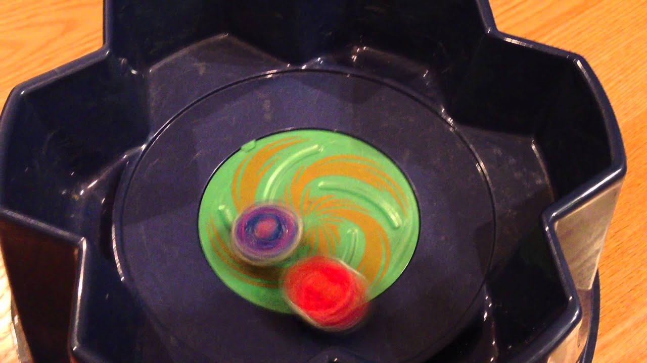 Beyblade Battle - Spiral Fox vs. Cyclone Herculeo - YouTube
