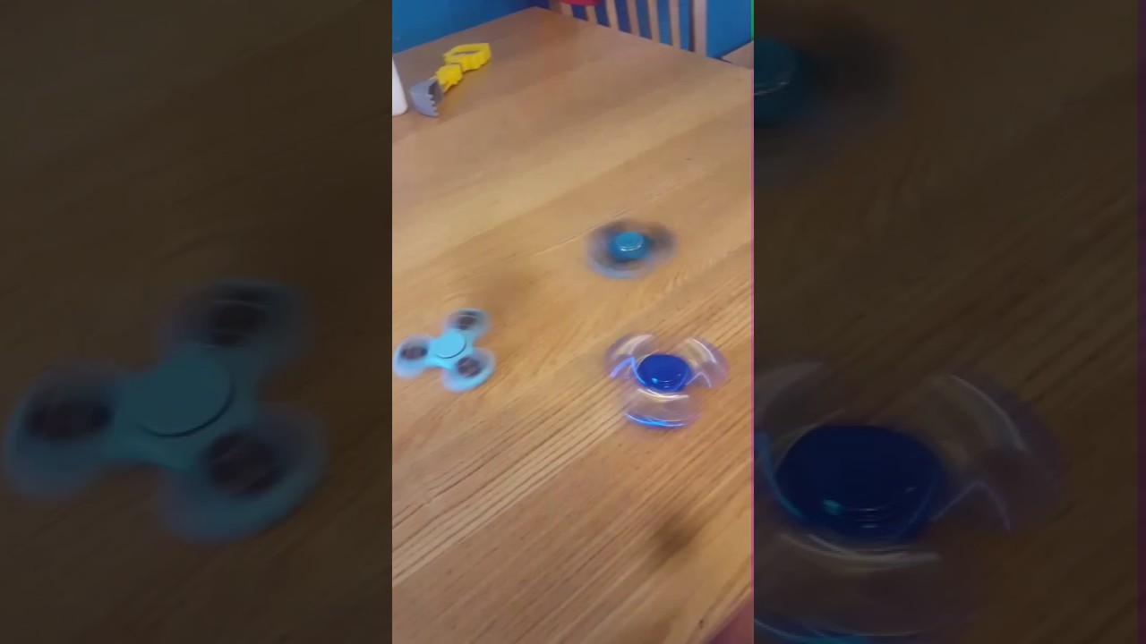 Fidget spinner battle part 2 - YouTube