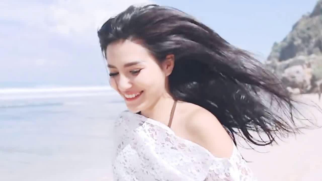 Cinematic : Cewek cantik Di pantai sendiri galau Karna cinta - YouTube