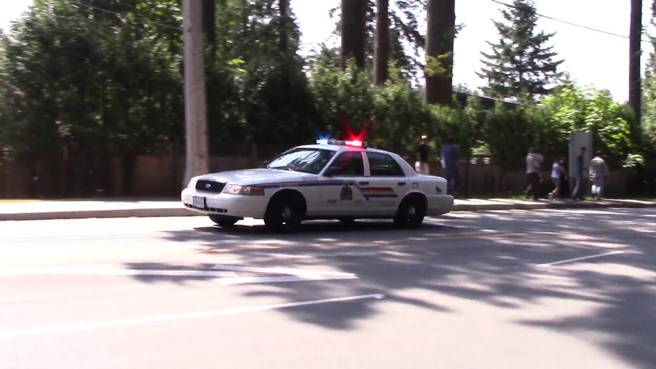 North Vancouver RCMP CVPI Responding - YouTube