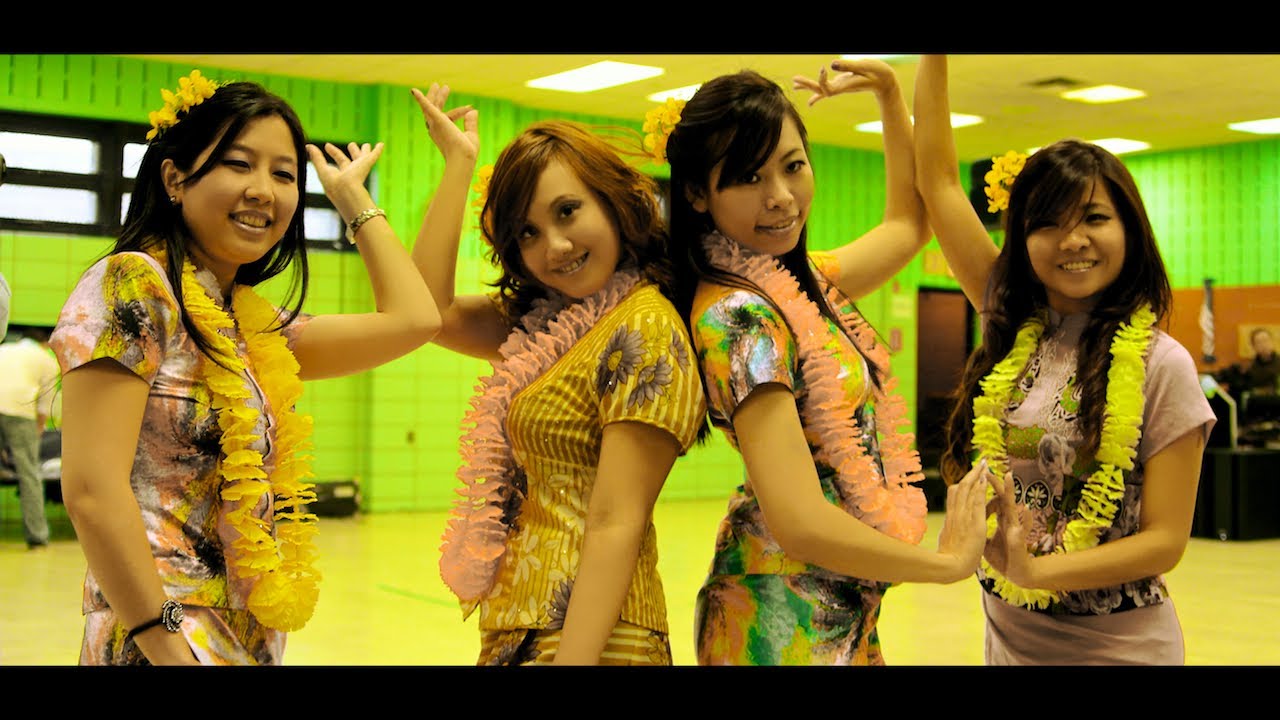 Padauk Lett Saung - Myanmar New Year Thingyan Dance - YouTube