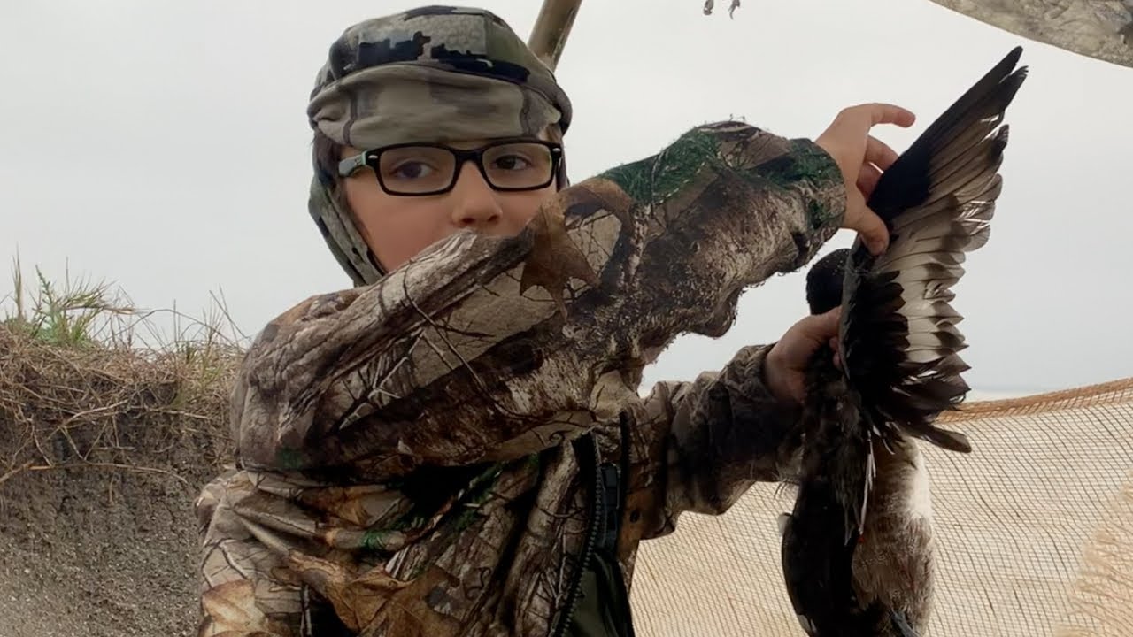 Open water diver duck hunt in Texas - YouTube