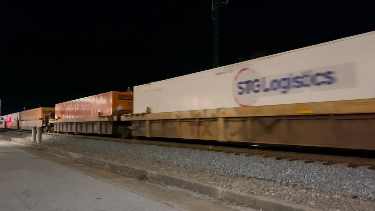 CSX 3101 Leads Short Fast Moving CSX I032-26 Intermodal Train NB Thru ...