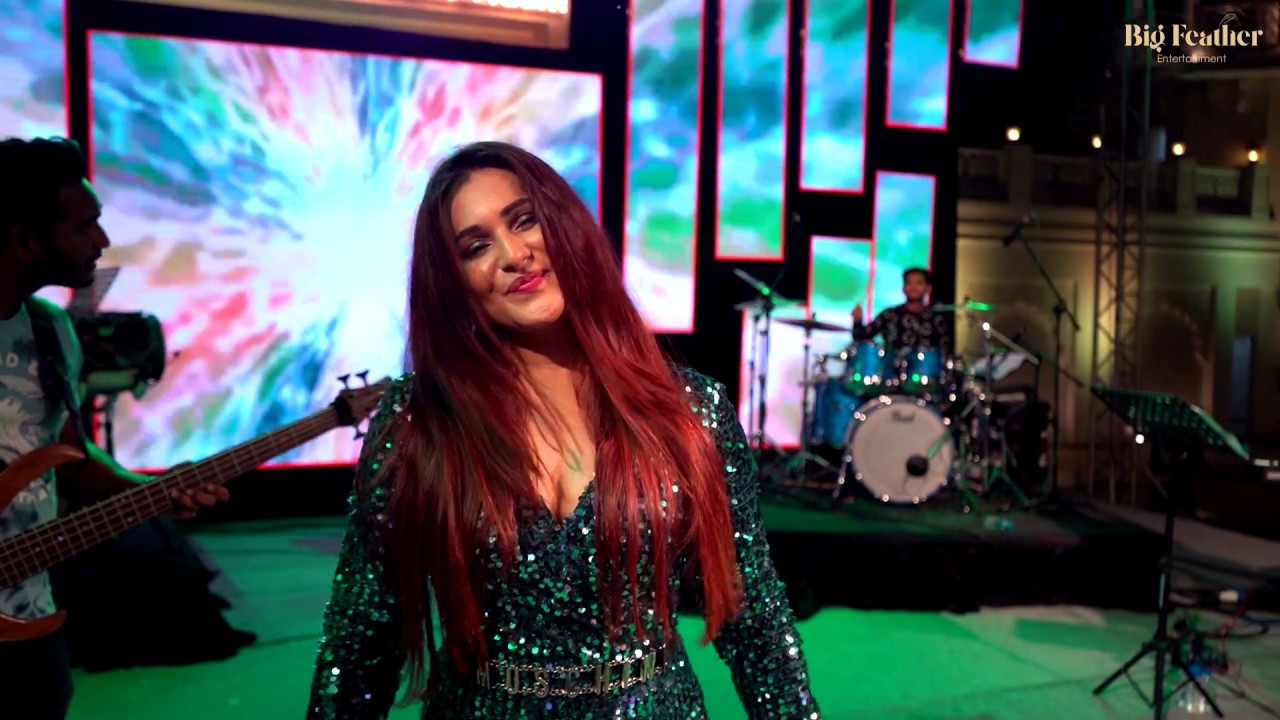 Priyanka Negi Live (Baroda) - YouTube