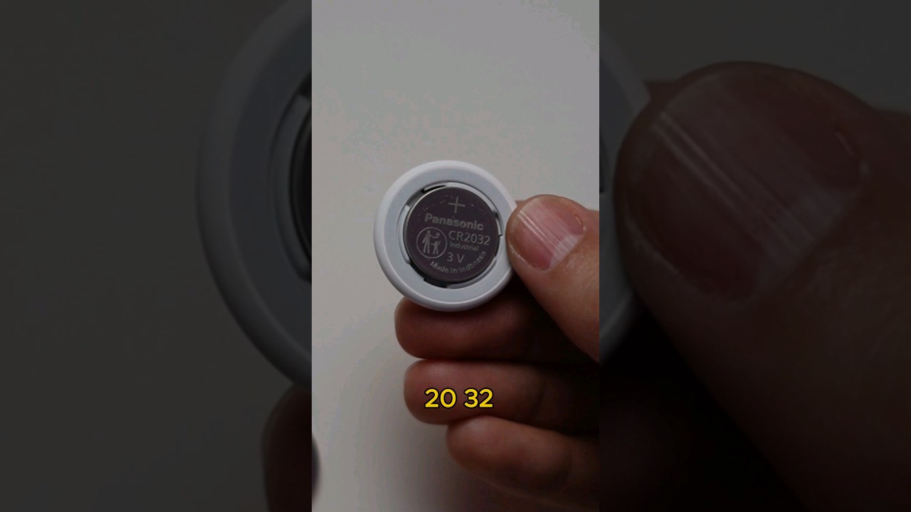 Cómo CAMBIAR LA PILA del AirTag - YouTube