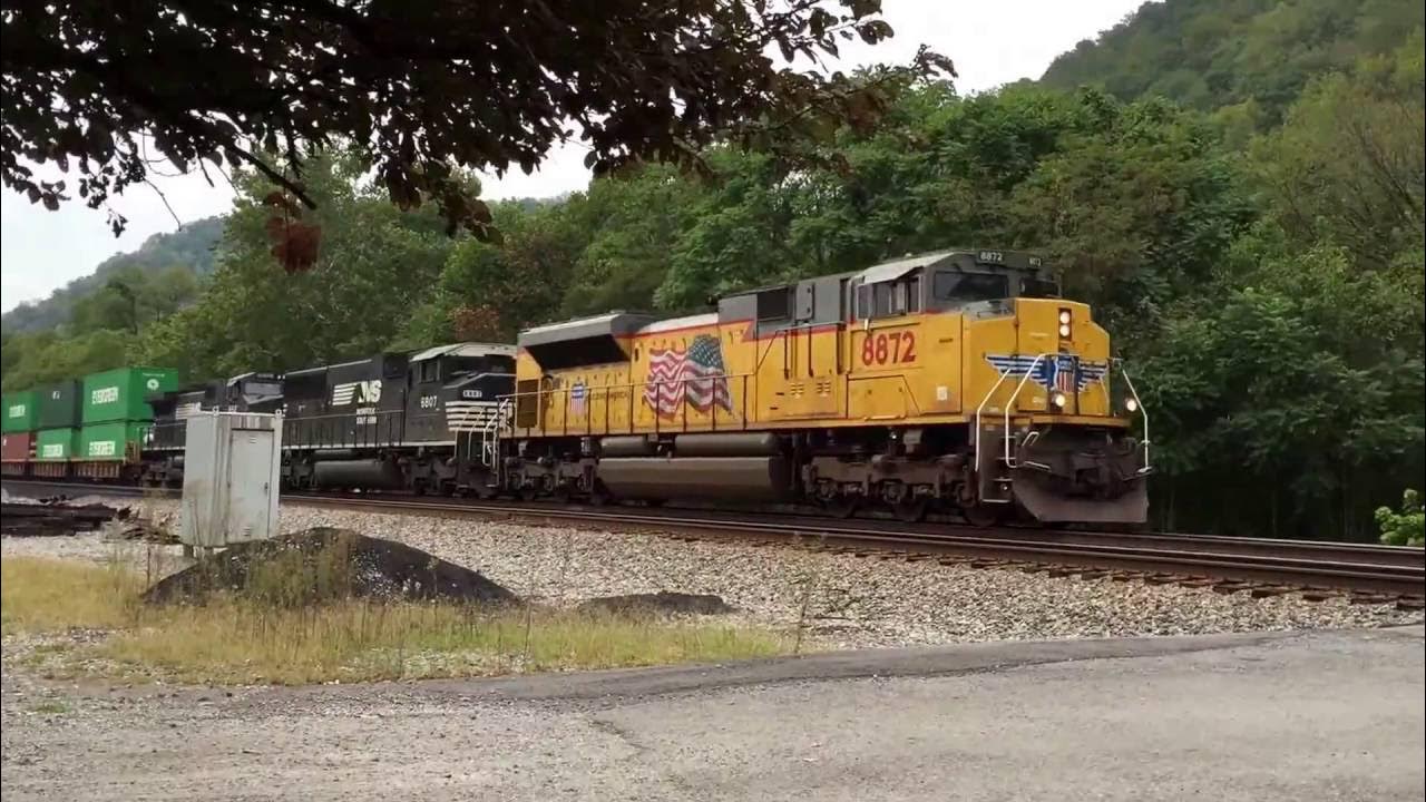UP Leads NS 236 at Elliston, VA - YouTube