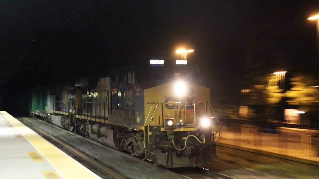 CSX Crayola Unit 940 on Q405 At Yardley PA,CSX and Septa trains!!!(5/18 ...