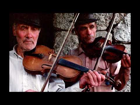 "Chula de Paus" - Traditional Northern Portuguese music - YouTube