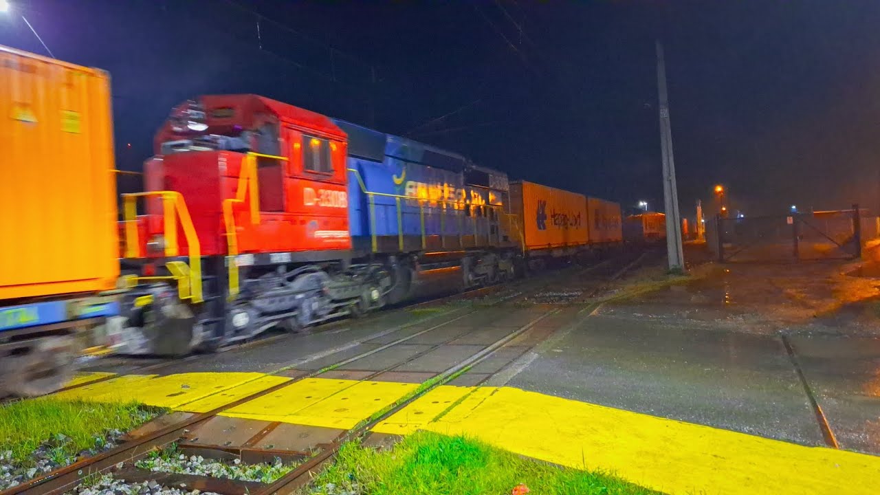 FEPASA | Tren 50.011 al mando de la locomotora D-2359 y D-3308 - YouTube
