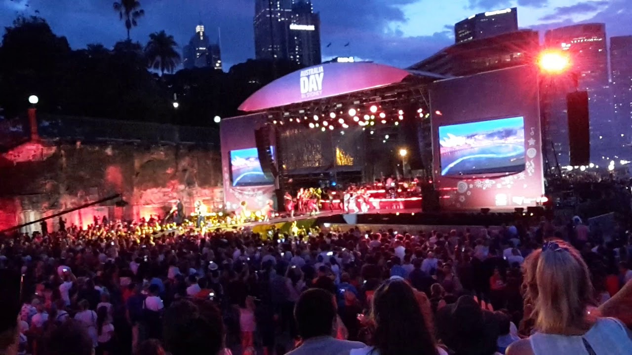 Australia Day 2020 at the Sydney Opera house (2) - YouTube