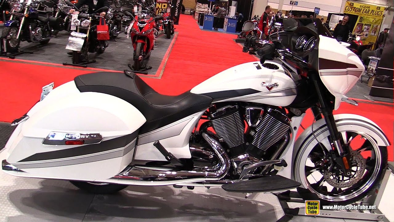 2016 Victory Magnum - Walkaround - 2016 Toronto Motorcycle Show - YouTube
