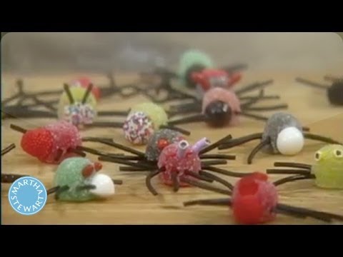 Candy Spiders for Halloween - Martha Stewart - YouTube