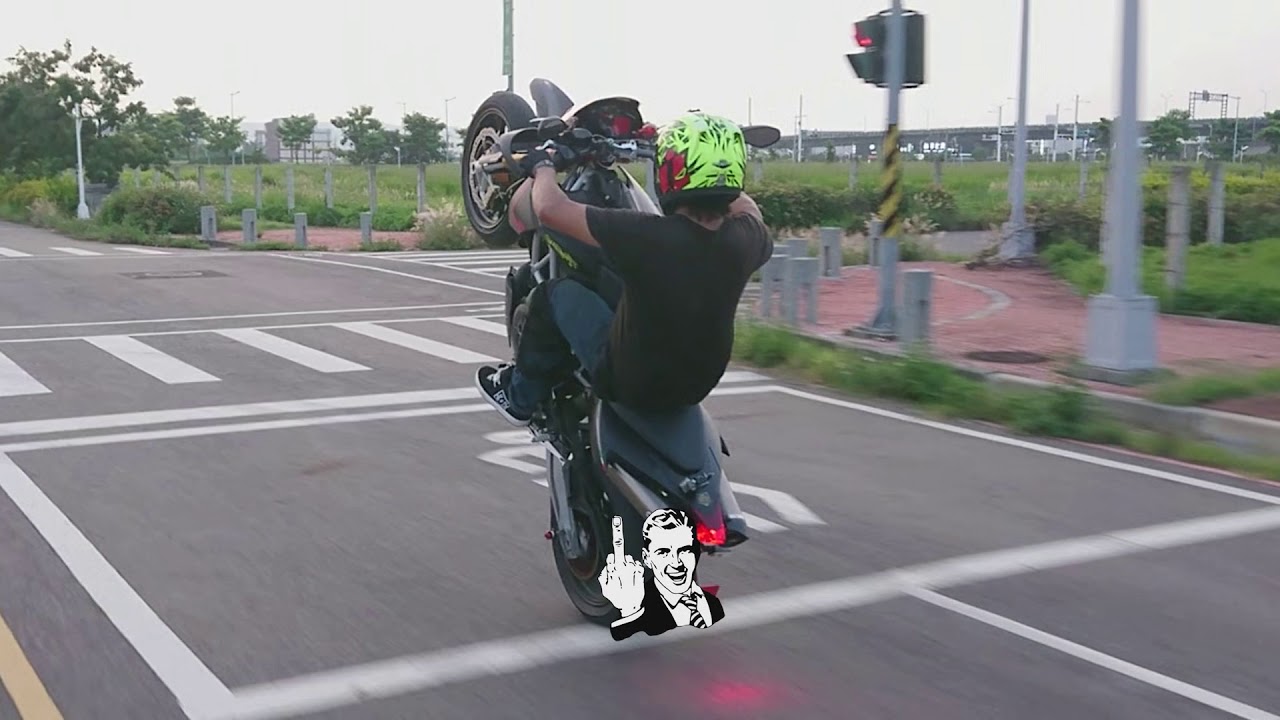 Aprilia Dorsoduro 750 wheelie - YouTube