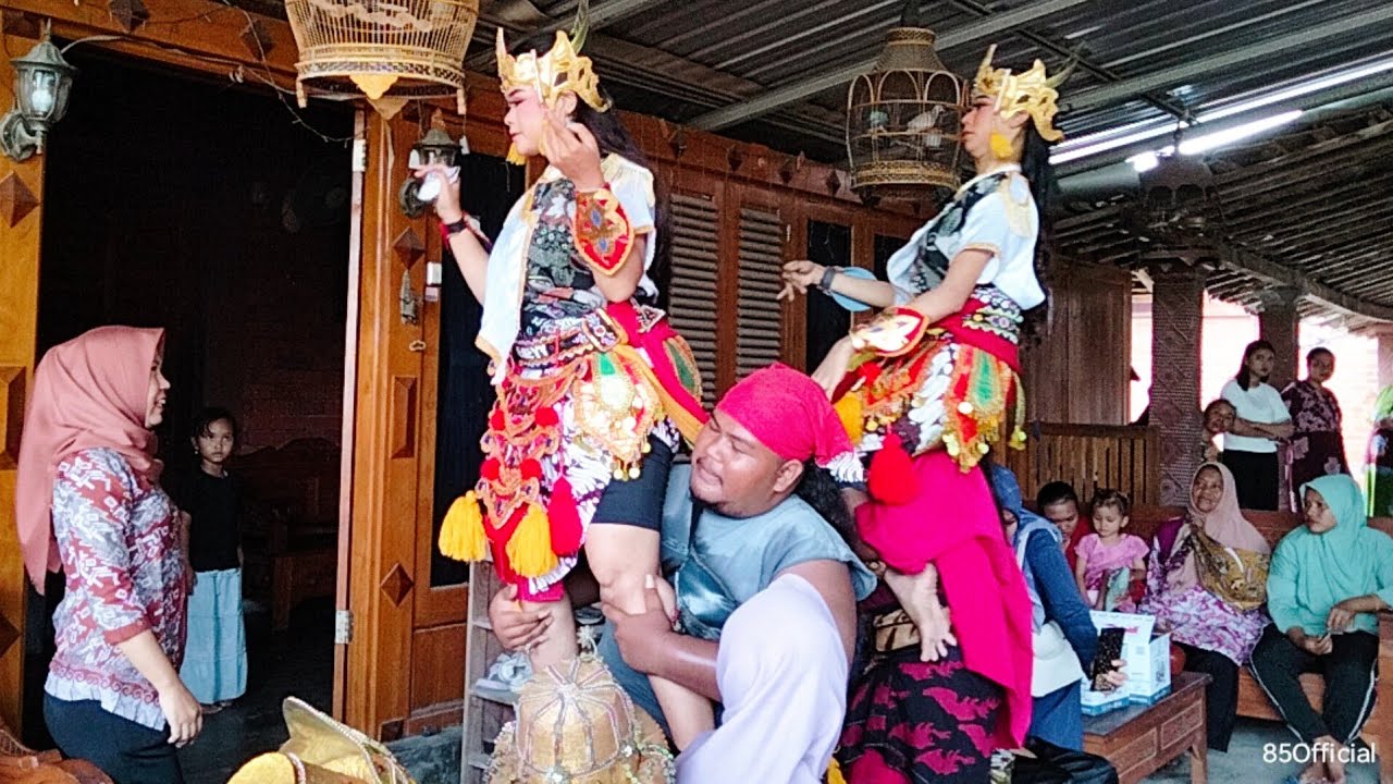 Penari Gondoriyo Wahyu Aji Joyo Live Werdoyo Kebonagung Demak - YouTube