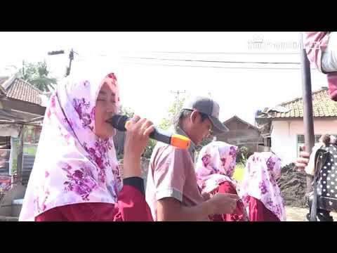 Gak sadar anunya kelihatan gara_gara asik nyanyi