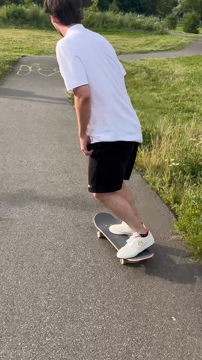 Street snake run 🔥FULL VIDEO ON PAGE🔥HIT THE SUB BUTTON FOR MORE SKATE CLIPS - YouTube