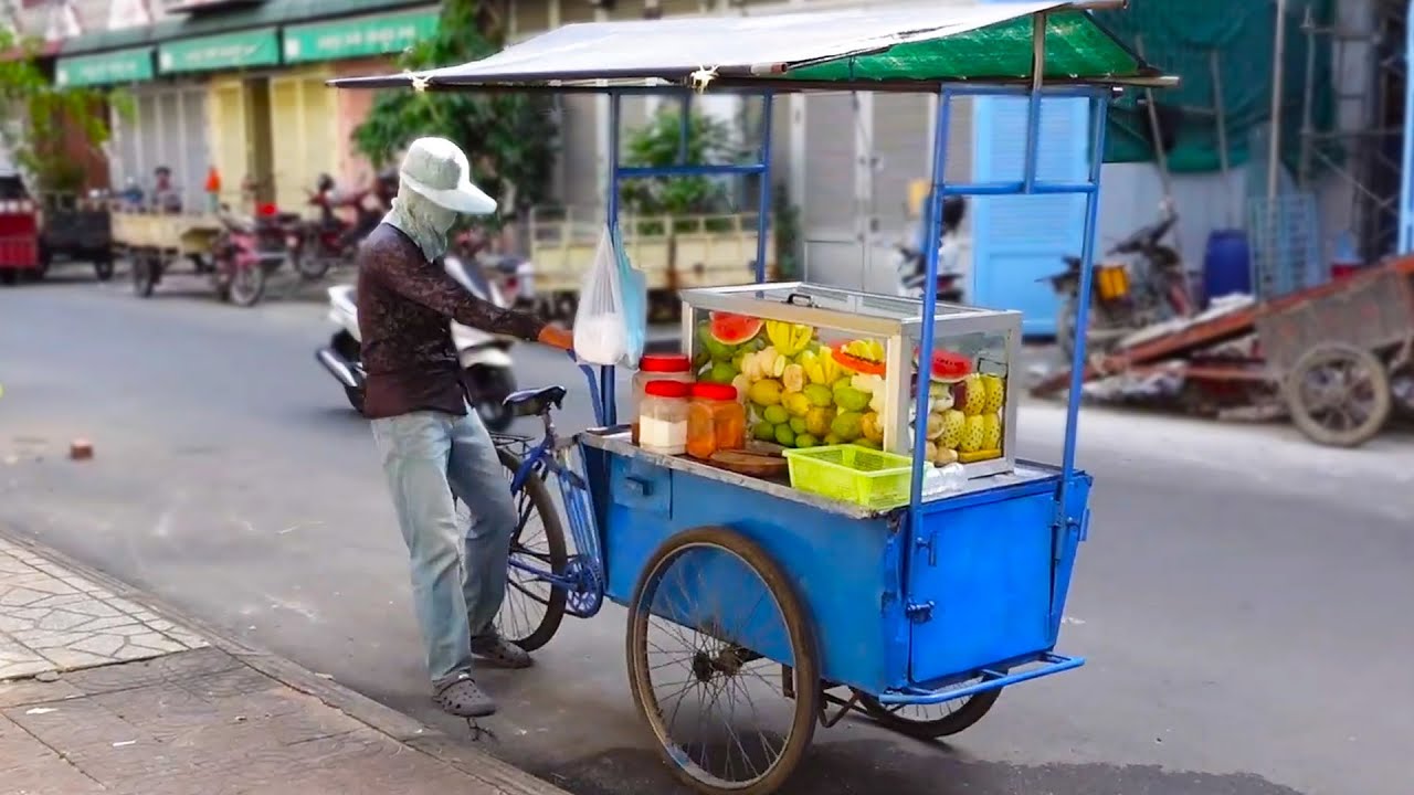 You Won’t Believe How Fast This Fruit Cart Seller Can Cut Fruits - YouTube