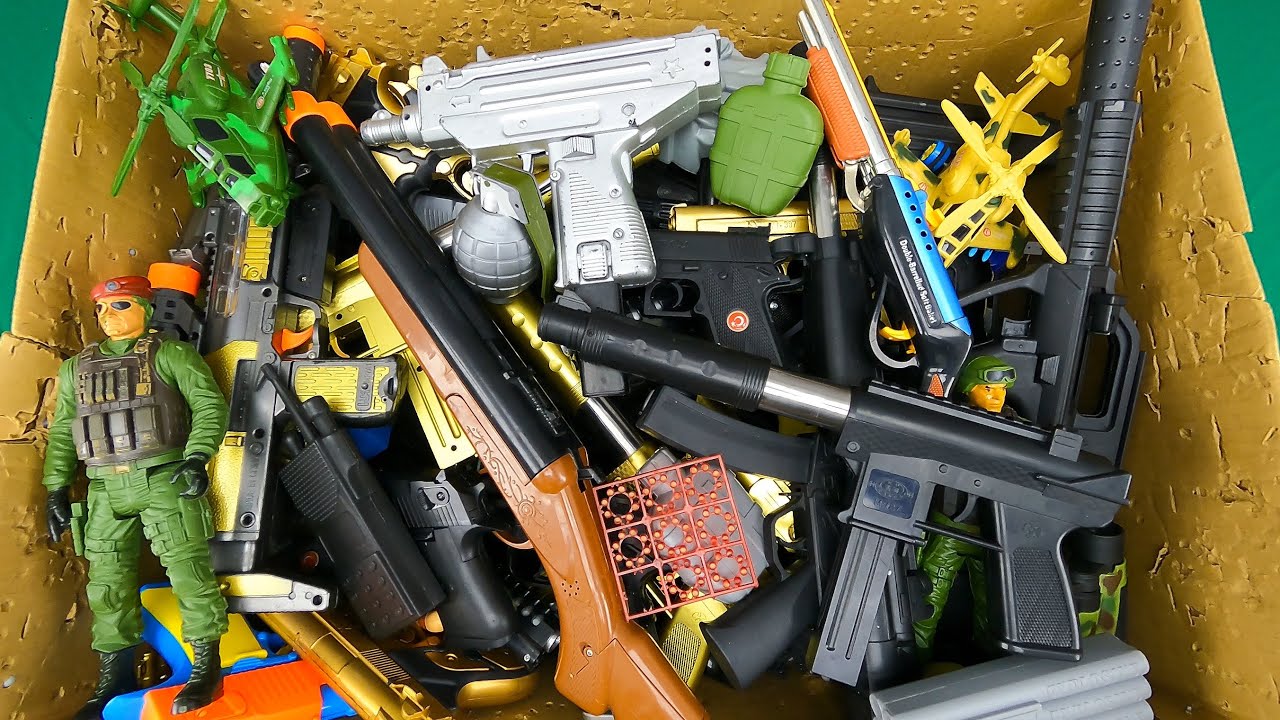 Box Full of Dozens of Realistic Toy Guns And Guns, Capsule Explosives ...
