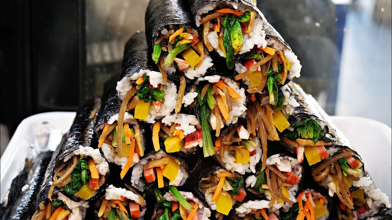 A restaurant that makes 3,000 gimbap a day!!!Little egg kimbap, udon ...