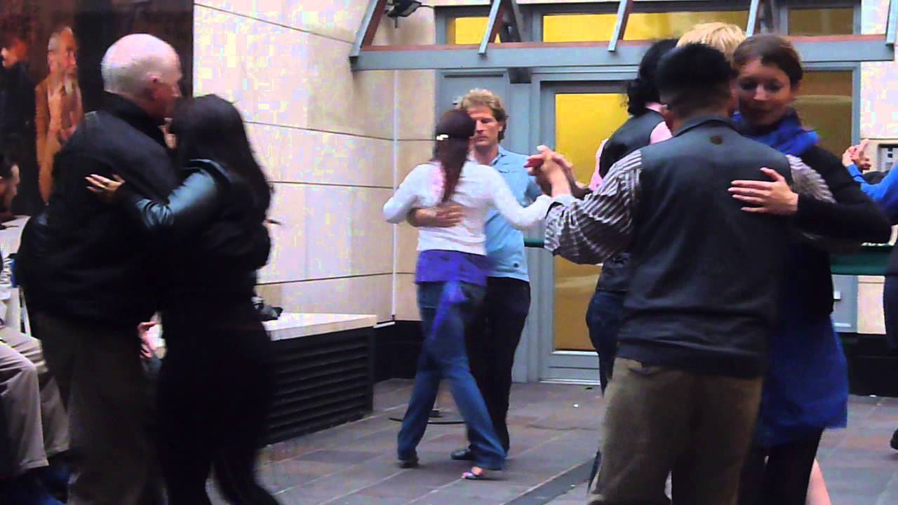 Outdoor Tango dancing in Dublin, Ireland - YouTube