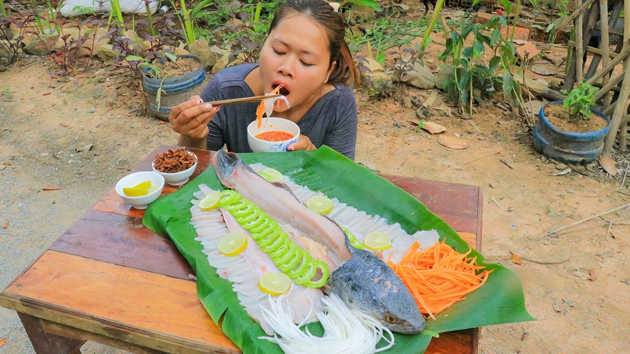 Delicious Eating Raw Snakehead Fish Salad 😋 - YouTube