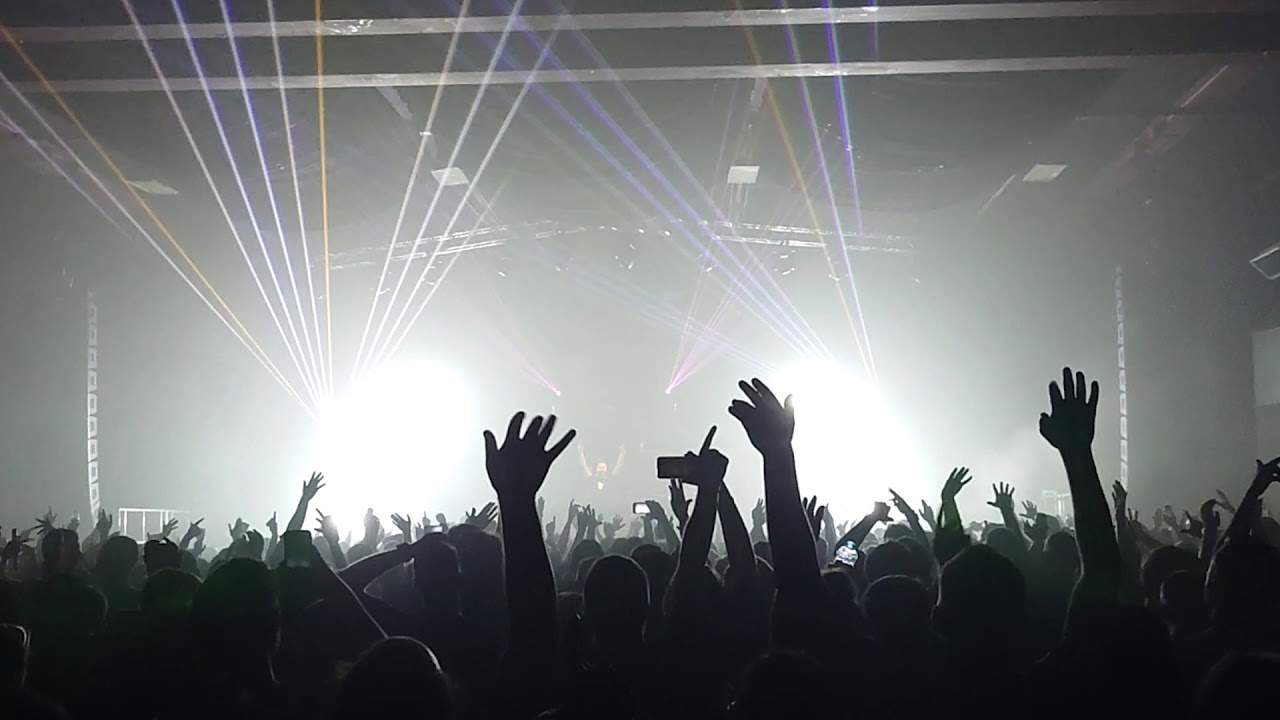 Sander van Doorn / Purple Haze playing @ FSOE 550, Victoria Warehouse ...