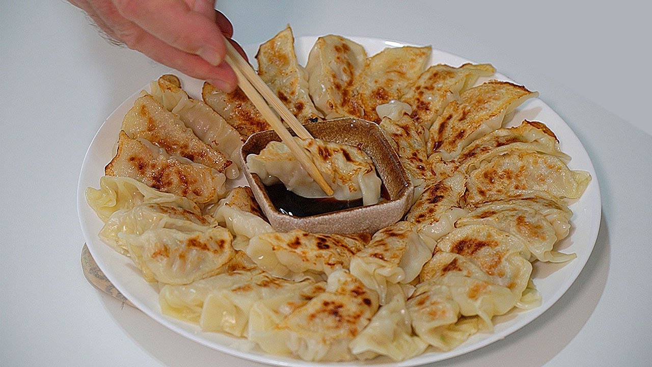How To Make Chicken and Pork Gyoza Dumplings (Japanese Potstickers ...