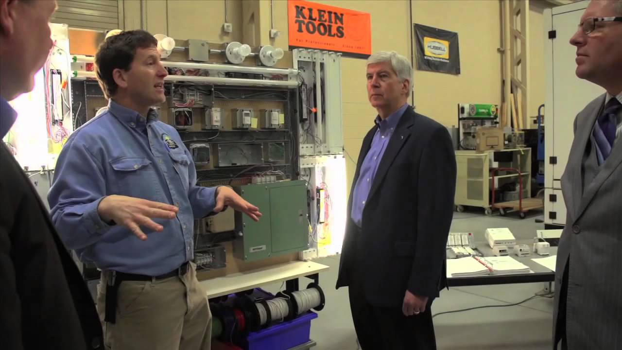 IBEW NECA Electrical Apprenticeships - YouTube