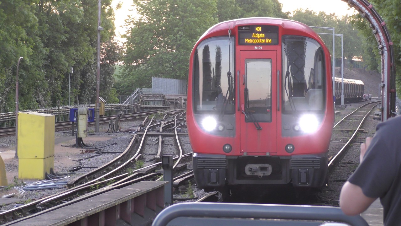 Metropolitan Line S8 Stock 211101 Arriving From Amersham Sidings - YouTube