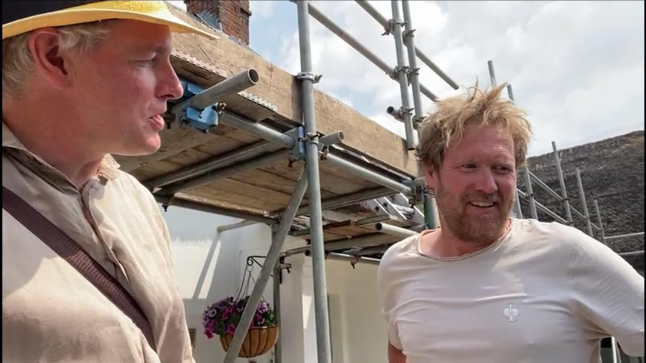 Danny Kruger discussing business with Benjamin Thompson, Master ...