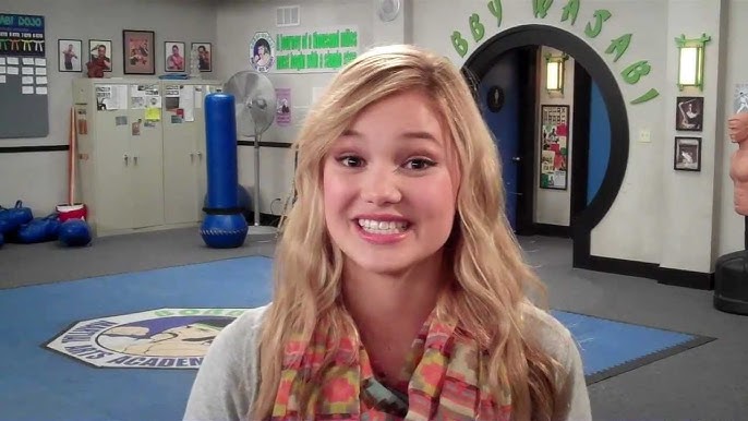 Olivia Holt Haciendo De Animadora En Kickin It