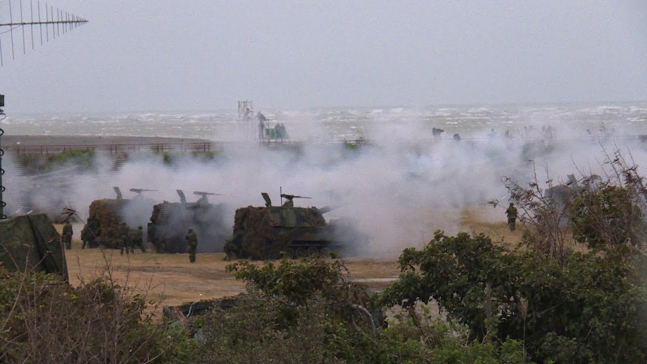Taiwan military conducts exercise simulating Chinese invasion - YouTube