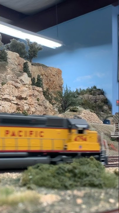 2 Trains Near Clarke Center In SAMRA#texas #sanantonio #modeltrains #hoscale #funrun #up #amtrak ...