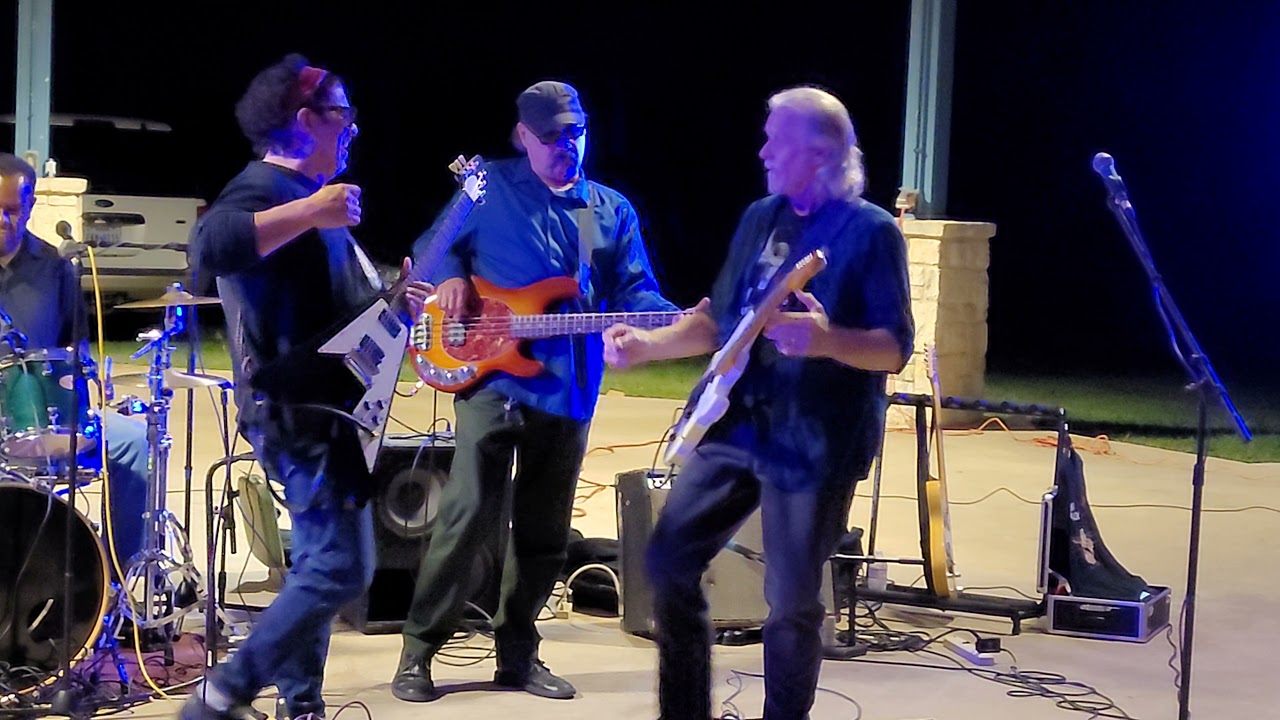 Ruben V & Jimmy Spacek jamming at Bulverde Park on 10-16-21. - YouTube