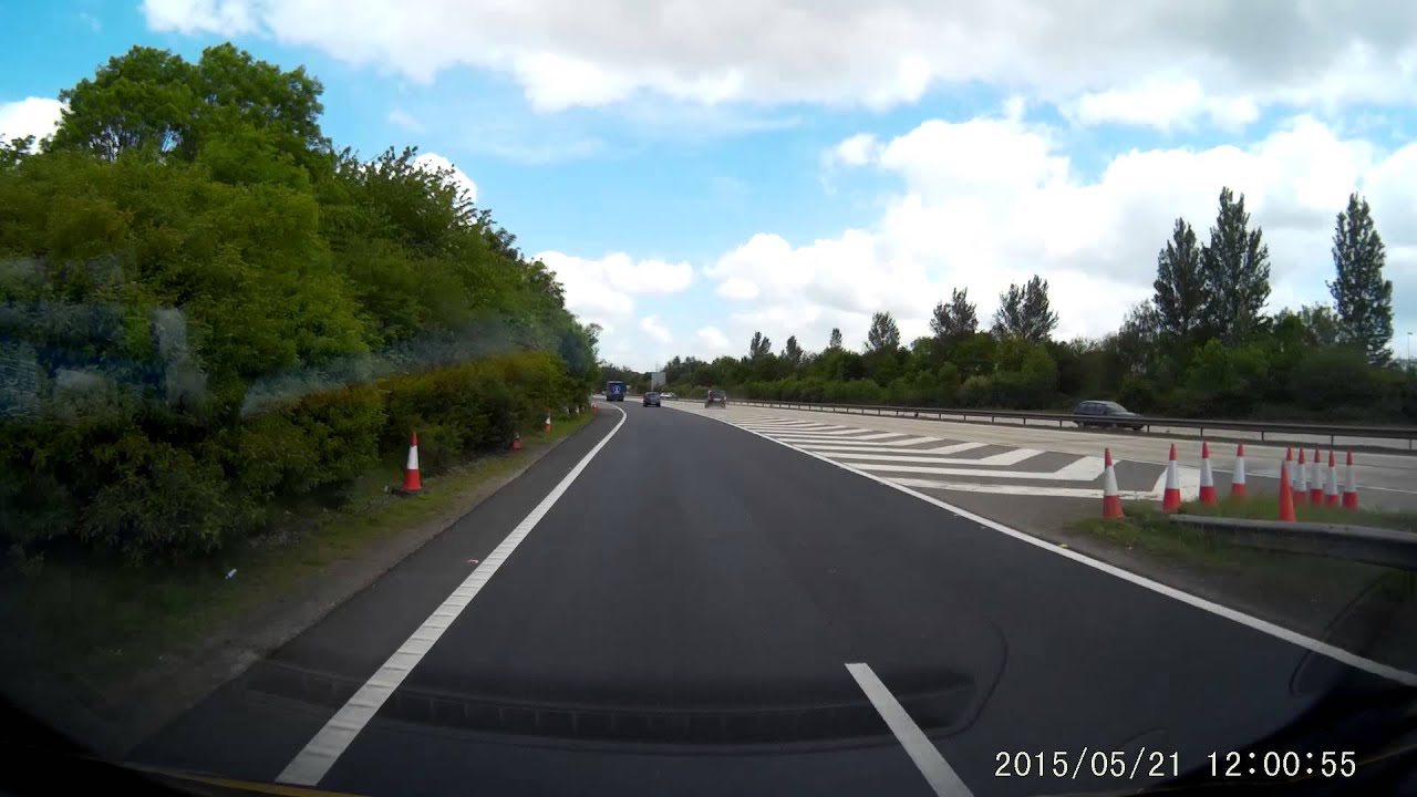 Van cutting across M271 southampton - YouTube