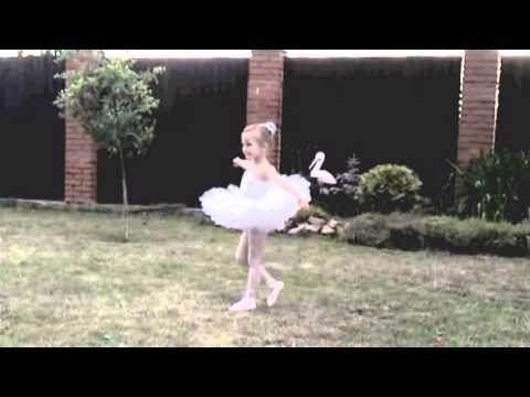 Emiliya 4 года, фея драже - YouTube