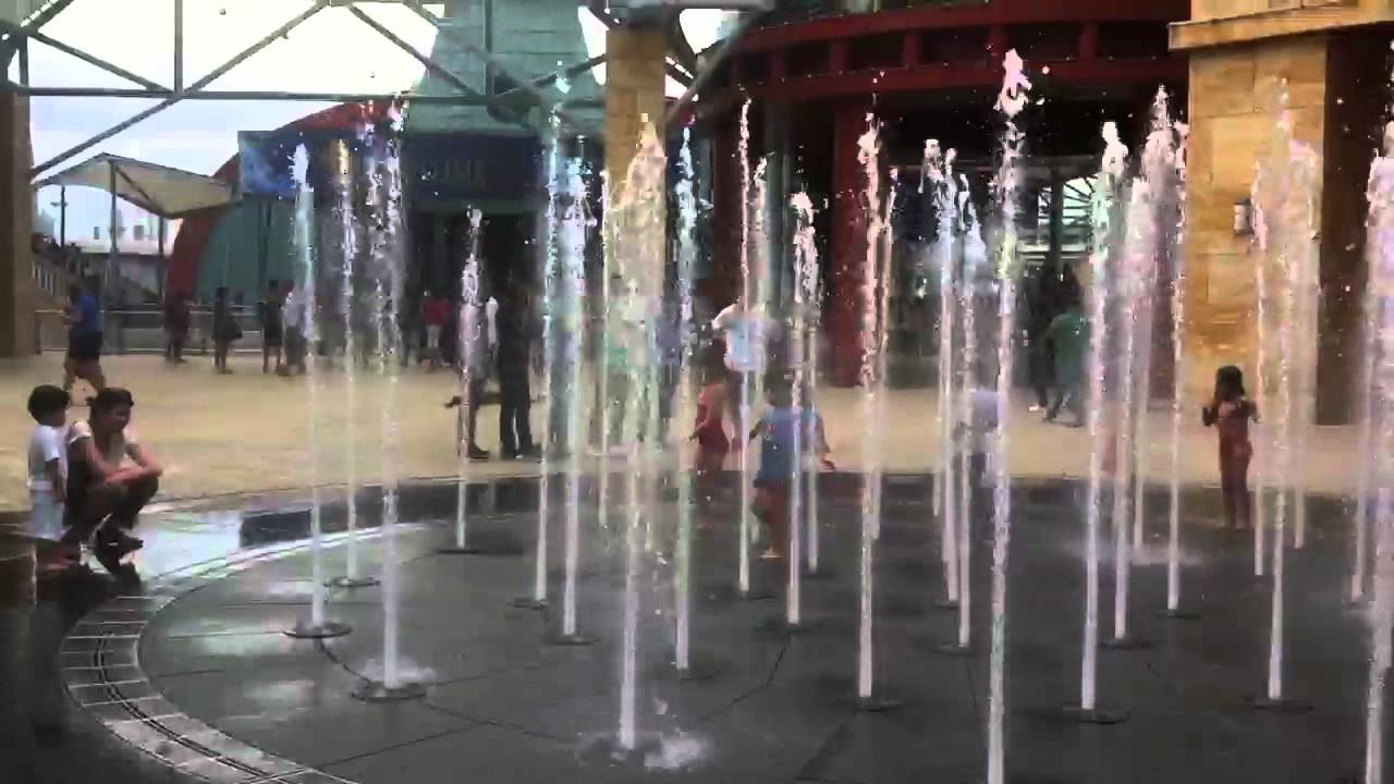 Water fountain fun - YouTube