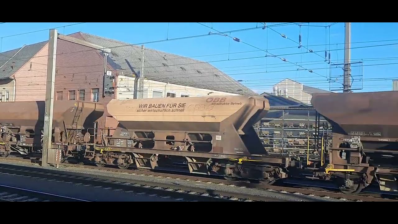 1016 015-0 EGGI mit einem Schotterzug in Linz Hbf am 20.11.2023 - YouTube