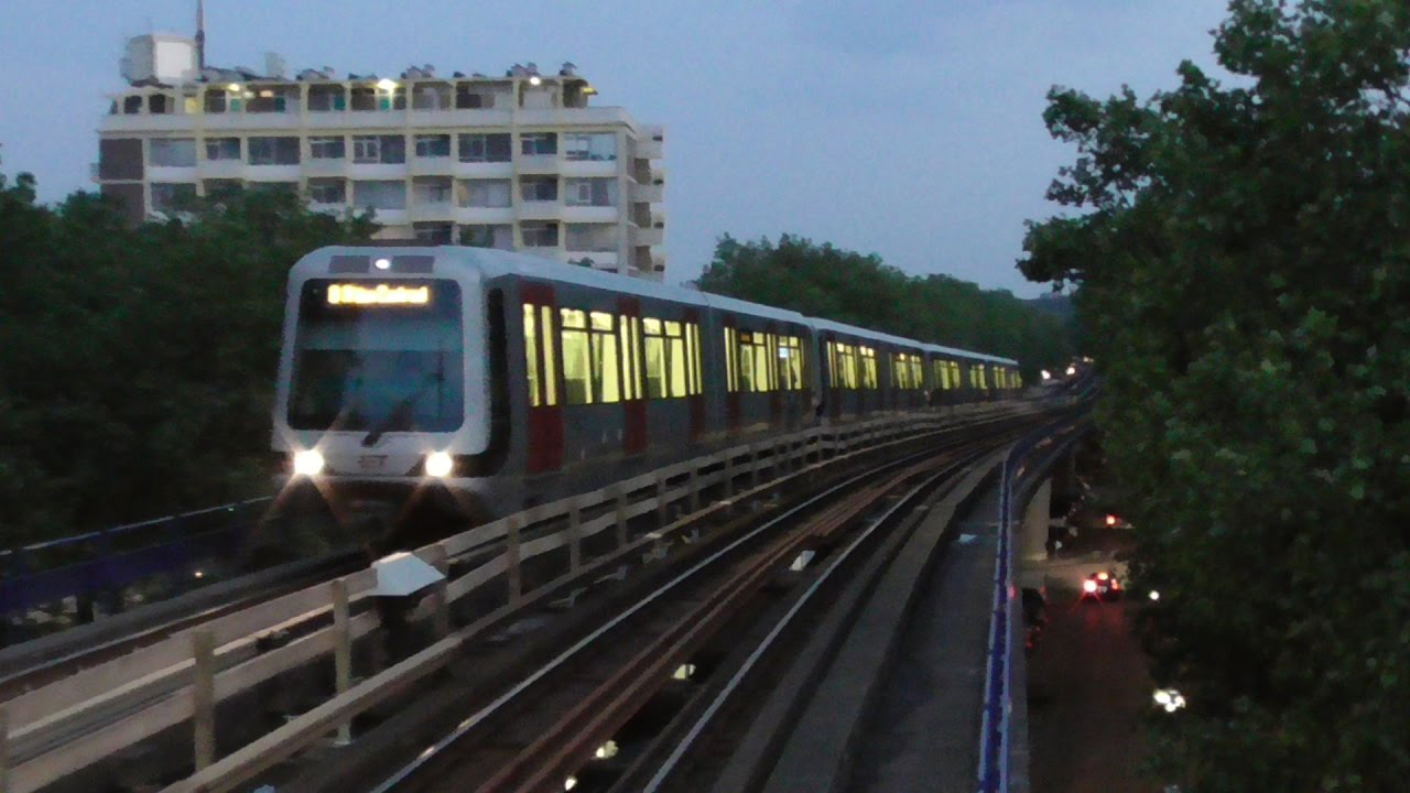 RET Metro 4*Type B op station Maashaven richting Rotterdam Centraal ...