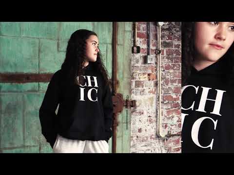 Chic Model Connie
