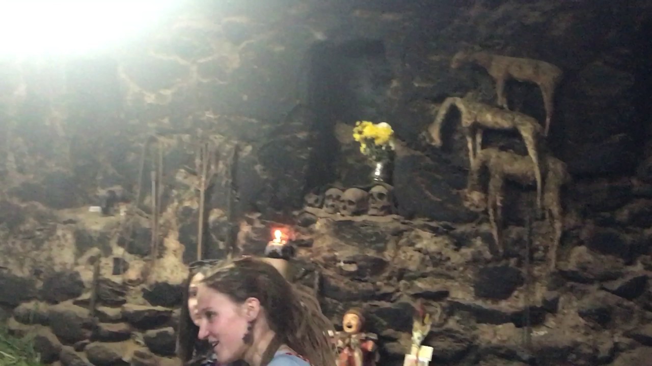 Inside Inca people house in Peru - YouTube