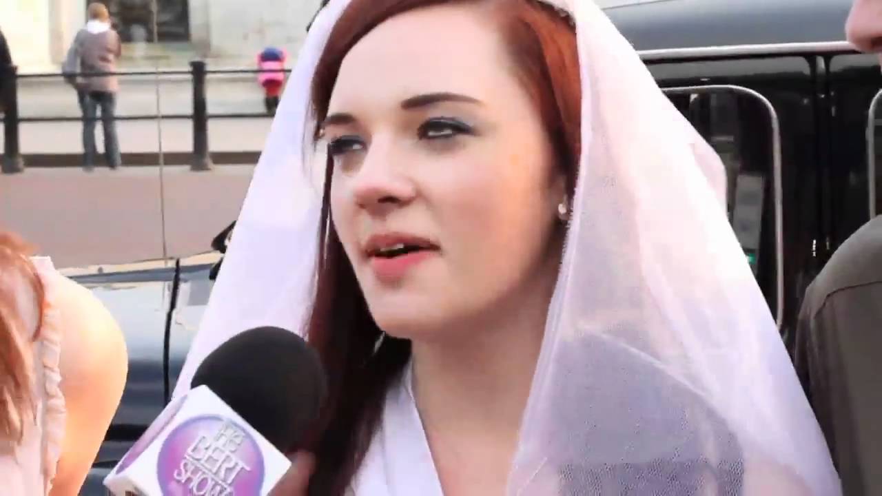 Jenn Hobby reporting live from London - 4-28-11 - YouTube