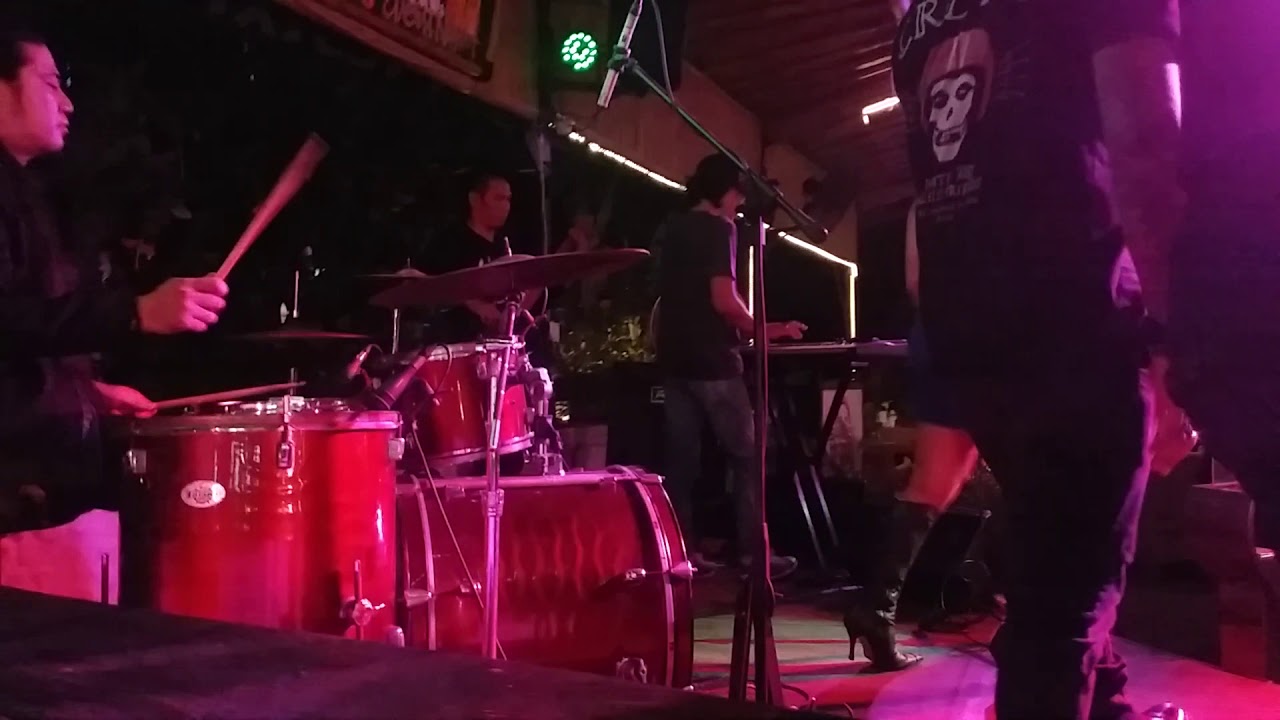 Live show in Indonesia bali with rock band - YouTube