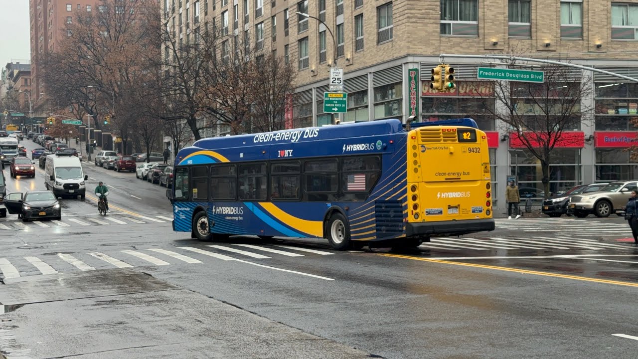 2022 New Flyer XDE40 #9432 deadheading to the (2) shuttle - YouTube