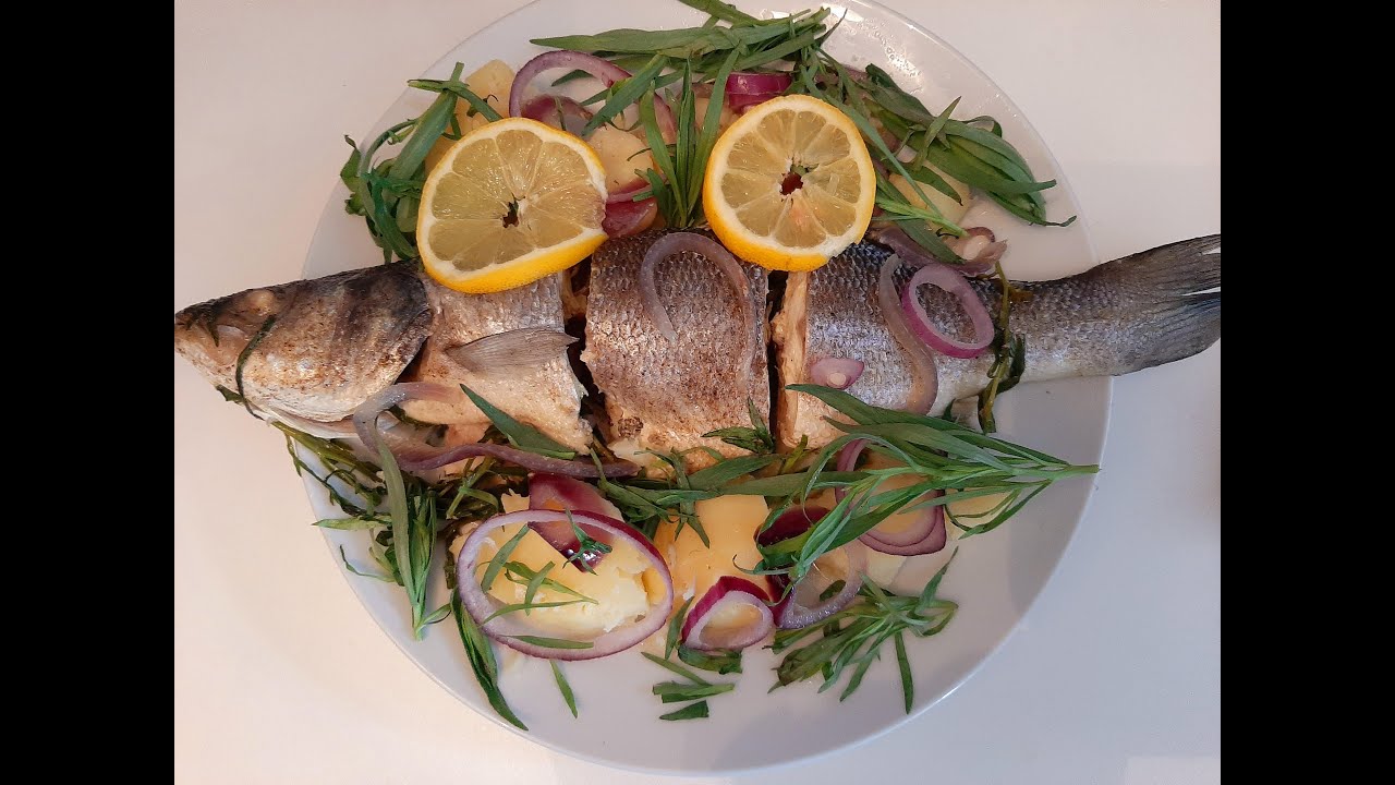 Un délicieux plat de poisson à l'estragon. Delicious fish dish with ...